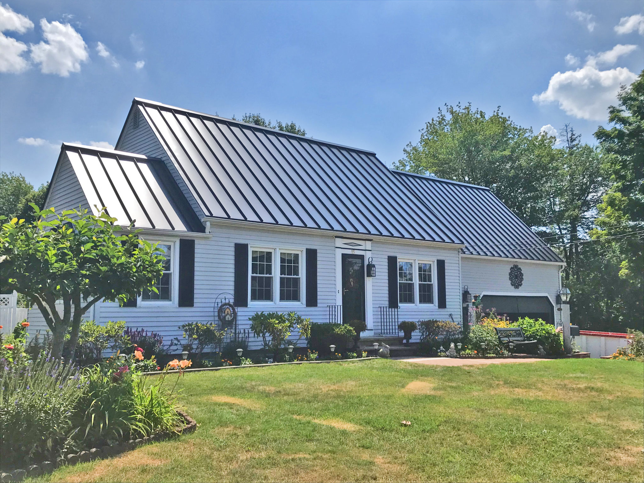 Modern Black Metal Roofs Pros and Cons | Long Home